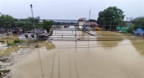 Dvb ပဲခူးတွင် ရထားလမ်း ရေကျော်နေသဖြင့် ရန်ကုန် မော်လမြိုင် ရထားခရီးစဉ