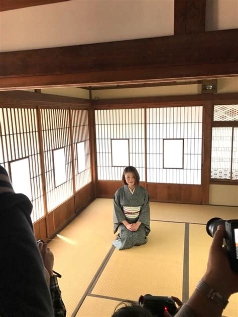 人気熟女av女優･友田真希を至近距離で撮影！緊縛撮影会は予約開始とほぼ同時に完売！大迫力の【縄奈加會緊縛撮影会】の様子を画像100枚でレポート！控室の貴重なオフショットも。【三代目葵マリーの