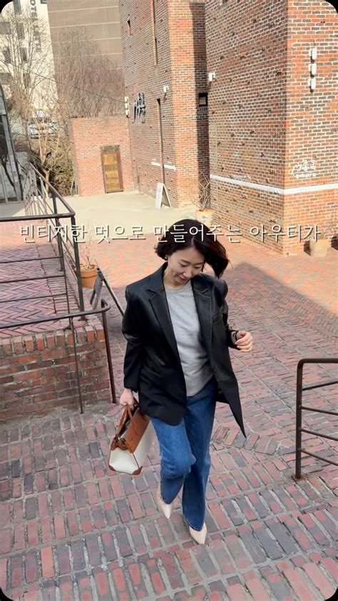 Myscarlettkorea 오래된 청바지랑 티셔츠를 빈티지로 만들어주는 아우터가 레더자켓 같아요~ 적당한 에코레더의