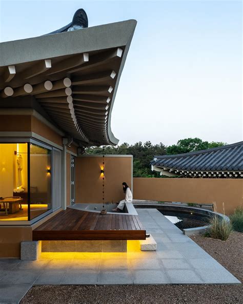 공간기록자 카페 · 팝업 · 숙소 · 전시 산뷰를 품은 경주 신상 모던 한옥 숙소 ⠀ ‘경주의 시간은 황리단길과 멀지 않은 경주 탑동에 위치한 신상 숙소로 560평