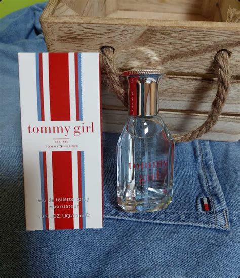 Купить духи Tommy Hilfiger Tommy Girl — женская туалетная вода и парфюм ...