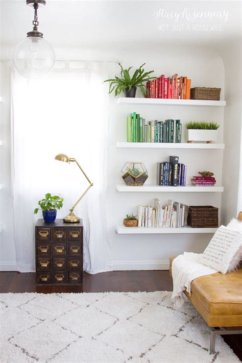 10 Floating Shelf Decor Ideas For Bedroom