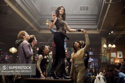 Idina Menzel And Tracie Thoms In Rent 2005 Directed By Chris