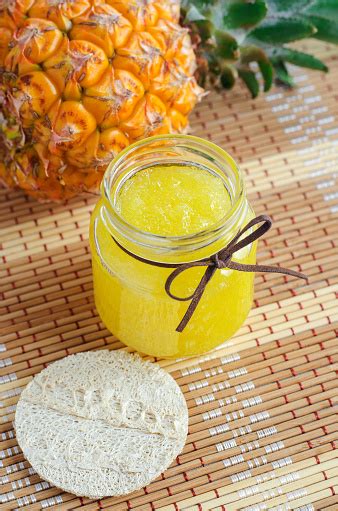 작은 유리 항아리에 수제 파인애플 과일 스크럽 자연의 아름다움 트리트먼트 와 스파 조리법 얼굴 크림에 대한 스톡 사진 및 기타 이미지 Istock