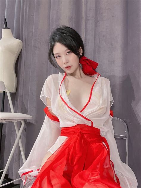 Japanese Witch Ready To Seduce You 利世 Lbf11111