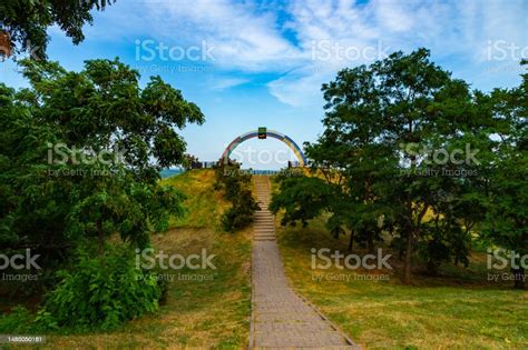 아웃백의 계곡 숲 언덕 하늘 여행과 레크리에이션을 즐길 수 있는 지역 0명에 대한 스톡 사진 및 기타 이미지 0명 개발 겨울 Istock