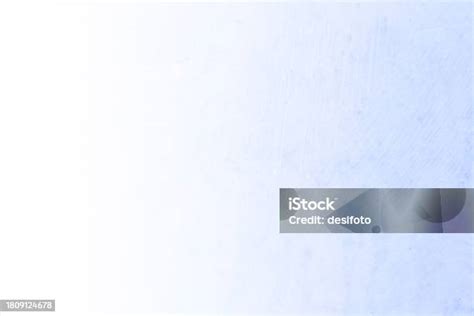 밝은 밝은 파스텔 하늘색과 희미한 흰색 얼룩 거친 질감 효과 소박하고 번진 빈 가로 Ombre 벡터 배경 전체에 미묘한 질감 0명에 대한 스톡 벡터 아트 및 기타 이미지