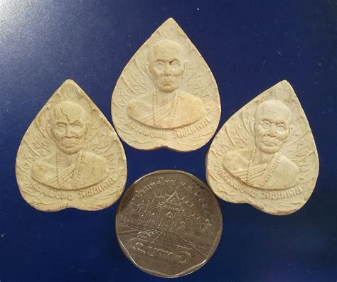 พระผงใบโพธิ์ ล พ ทบ วัดชนแดน 3องค์ Ennxo