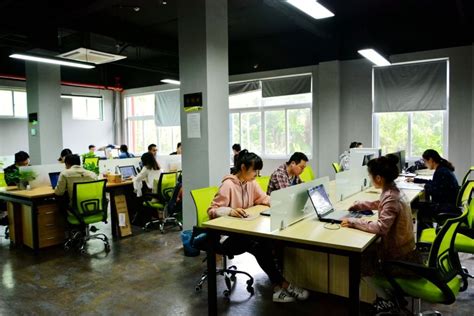 拎包客青年创业社区