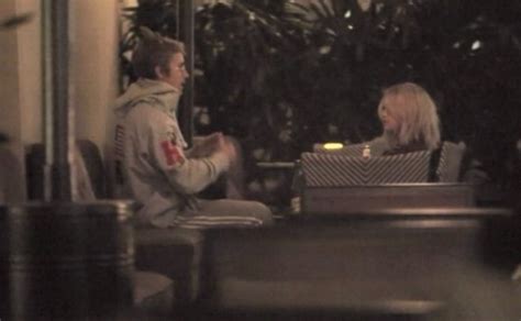 Жастин Бибер Селена Гомез нар ”Монтэйж” зочид буудалд уулзжээ