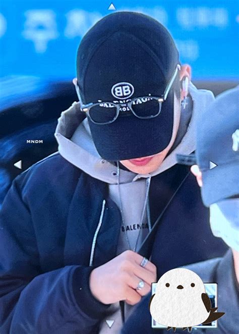 더쿠 모자 위에 안경 얹은거 좋다고