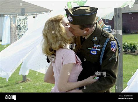 Alison Lohman Ewan Mcgregor Big Fish Stock Photo Alamy