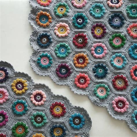 봄봄봄블랭킷 떠보시고 싶으신분 배워보고 싶으신분 문의주세요~ 쪼물딱루씨의손뜨개살롱봄봄봄블랭킷루씨월드수업준비 뜨개책뜨개교재루씨코바늘플라워모티브 코바늘