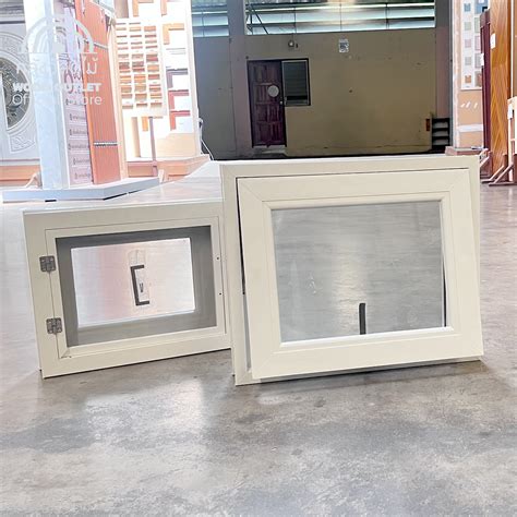 Wood Outlet คลังวัสดุไม้ หน้าต่างบานกระทุ้ง Upvc สีขาว มีมุ้งลวด กันแมลง สินค้าพร้อมส่ง