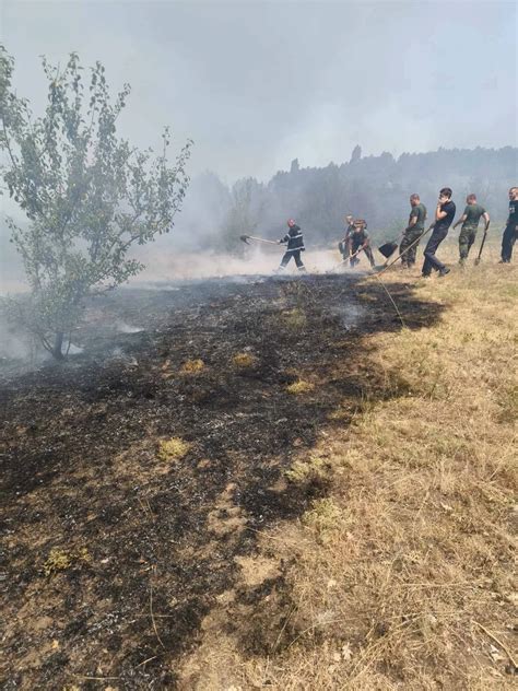 Военнослужещи и военен хеликоптер Кугар и днес ще участват в гасенето на пожарите