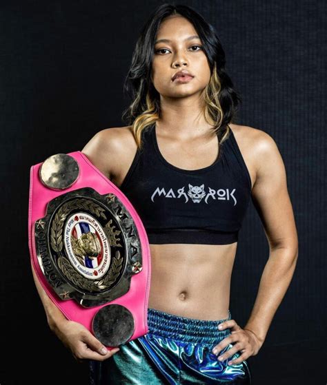 Interview Danna Supergirl Jaroonsak SurnommÉe La DÉesse Du Coup