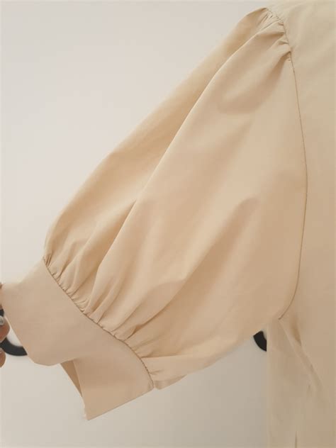 라운드 퍼프 소매 블라우스 Cgb Bl405w6