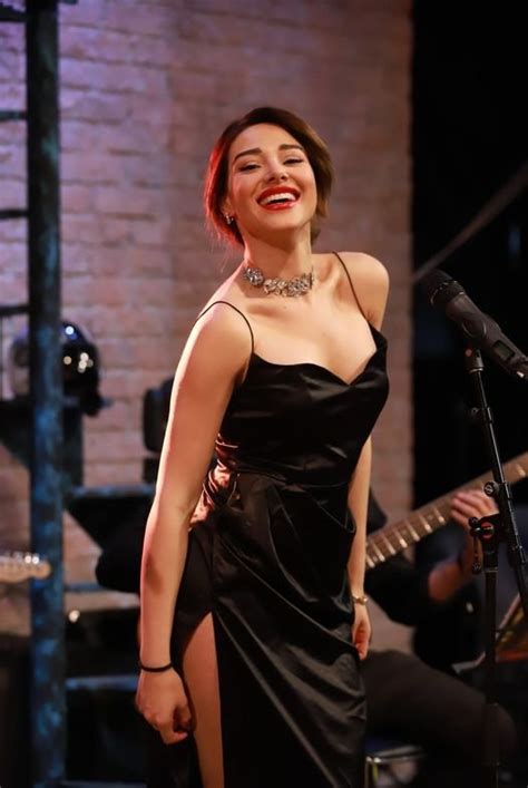 ღამის შოუს ბენდის ვოკალისტი თათა გიორგობიანი