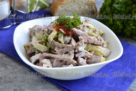 Салат с языком и маринованными огурцами 7 фото в рецепте
