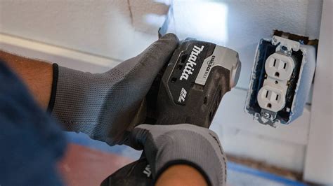 What Makes Makitas Starlock Oscillating Tool Different From Its Other Options