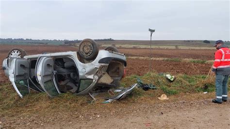 Fallece Un Hombre De 44 Años Tras Volcar Su Coche En Una Pista De Funes