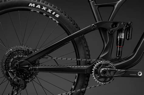 Sensor Vs Sensor St The Trail Mountain Bike Buyers Guide Gt Bicycles