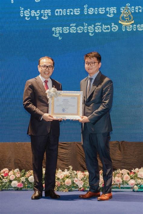 ព្រះមហាក្សត្រ ត្រាស់បង្គាប់ផ្តល់គោរមងារ «ឧកញ៉ា ជូនលោក ឡោ ងី