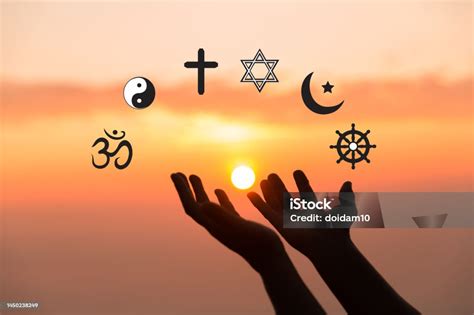 종교적 상징 기독교 십자가 이슬람 초승달 불교 다르마 바퀴 힌두교 Aum 유대교 데이비드 스타 도교 음양 세계 종교 개념 모든 종교의 선지자들은 세상에 평화를 가져다줍니다