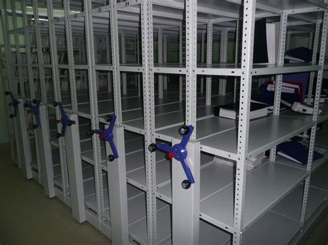 Закрытые стеллажи для архива - 90 фото