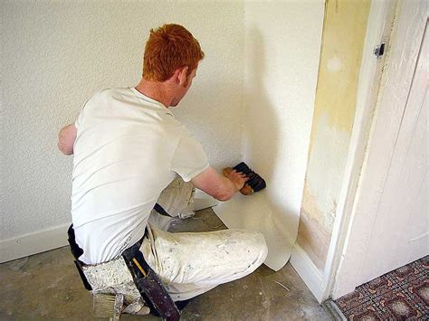 Как правильно наклеить обои