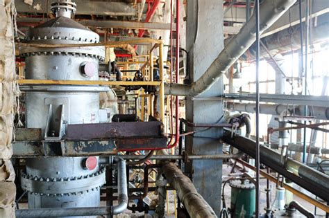 파이프라인 펌프 탱크 열교환기 플랜지 및 밸브 화학 석유화학 정유 공장에서의 화학 공정 장비의 수리 강철에 대한 스톡 사진 및 기타 이미지 Istock