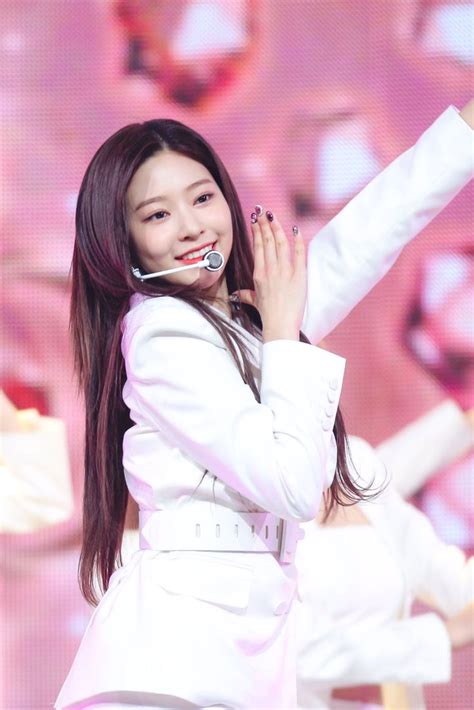 N년전 오늘의 김민주 ̎ On X 연예인 배우 케이팝