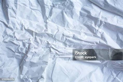 흰색과 파란색 구겨진 종이 질감 겹침 합성 그림 추상 배경 그라데이션 톤 클로즈업 샷 0명에 대한 스톡 사진 및 기타 이미지 Istock