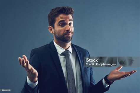 불행히도 난 모든 해답을가지고 하지 않습니다 어깨를 으쓱거림에 대한 스톡 사진 및 기타 이미지 어깨를 으쓱거림 남자 사업가 남자 Istock
