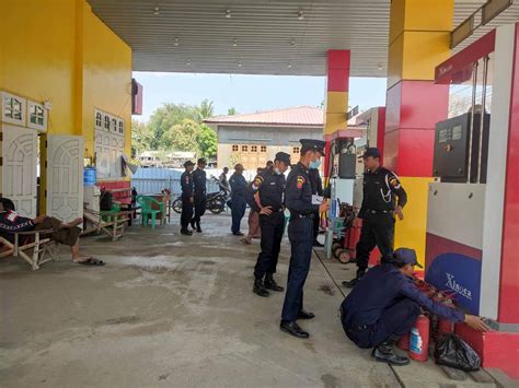 ကန့်ဘလူမြို့၌ မီးဘေးအန္တရာယ် ကြိုတင်ကာကွယ်ရေး စက်သုံးဆီအရောင်းဆိုင်များအား ကွင်းဆင်းစစ်ဆေး