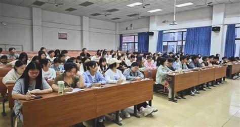 经济与管理学院第36期入党积极分子党课培训第一讲 ——中国共产党的纪律 湖北理工学院经济与管理学院