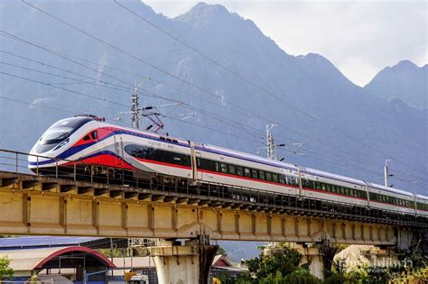เฮ้ย รถไฟลาวมาทีหลัง แต่มีแอร์ตั้งแต่วันแรก รถไฟไทยมาก่อน แต่วิ่งมา 100 ปีก็ยังร้อน