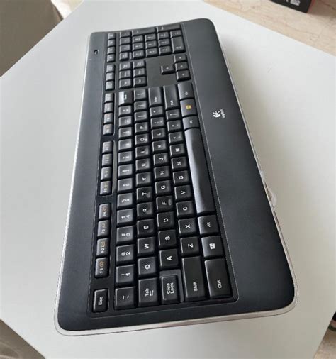 Logitech K800 WireLess Illuminated Bluetooth Keyboard Computers Tech Parts Accessories