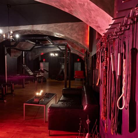 Buche Eine Session Mistress Stella Domina Wien