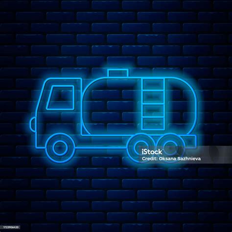 빛나는 네온 라인 유조선 트럭 아이콘은 벽돌 벽 배경에 분리되어 있습니다 석유 유조선 휘발유 트럭 저수조 오일 트레일러 벡터 가솔린에 대한 스톡 벡터 아트 및 기타 이미지