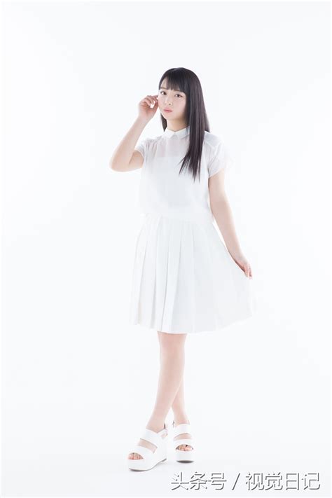 视觉日记邻家女孩之 冢田百花 HUSTLE PRESS 人像摄影图集