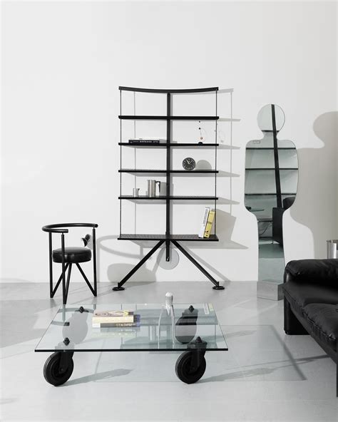 원오디너리맨션 빈티지가구 이탈리아 산업 디자이너 카를로 포르콜리니의 란 북셸프를 소개합니다 포르콜리니는 순수 미술 전공의 배경과 포스트모던한 디자인 사조에 힘입어