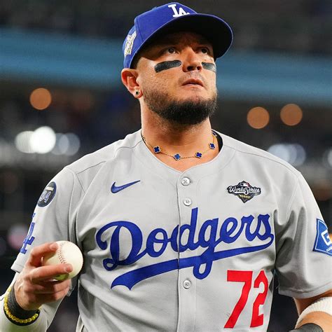 Dodgers Miguel Rojas Reveals Meaning Behind His Van Cleef Necklace Associated News Agency