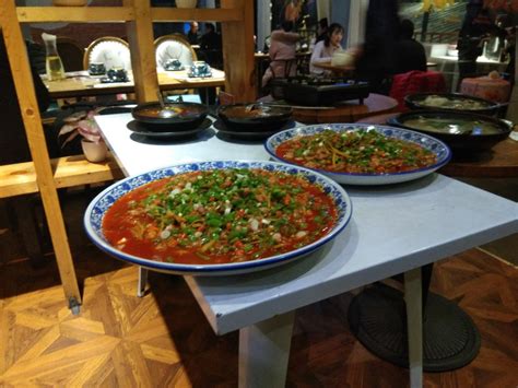 2024嘎嘎鸭脑壳 蜀汉路店 美食餐厅 有的菜品份量很小有的很大 去哪儿攻略