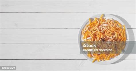 수제 설탕에 절인 오렌지의 이미지는 흰색 나무 테이블에 껍질 맨 위 보기 복사 공간 0명에 대한 스톡 사진 및 기타 이미지 0명 가정 생활 감귤류 과일 Istock