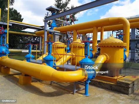 산업용 가스 분배 파이프라인 스테이션 노란색 파이프 튜브 밸브 및 장비 역에 대한 스톡 사진 및 기타 이미지 역 천연가스 금속 Istock