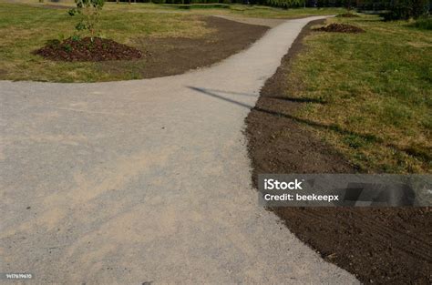 Pedestrian Path Newly Built Compacted Stone Aggregate Permeable Surface Soft For Runners