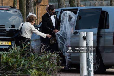 Julian Assange Marries Fiancee In London Prison Anadolu Ajansı