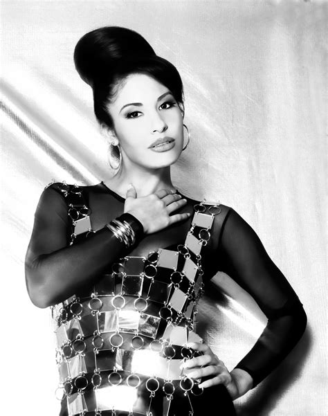 SELENA Estrena Video Musical Salta La Ranita Wow La Revista