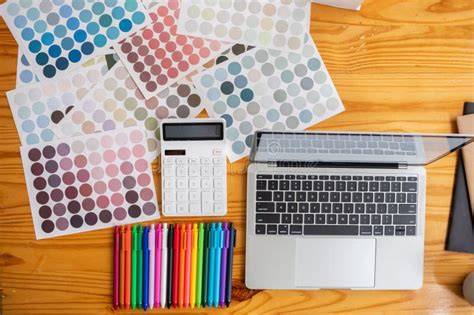 Smooth Focus Group Of Web Designers Are Working Together To Develop Mobile Responsive Website